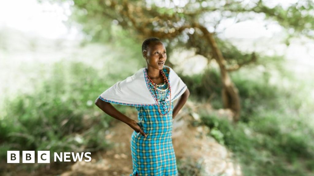 Kenyan girls look to the future - BBC News
