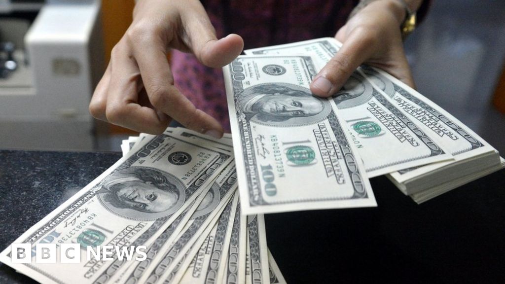 Ukraine politicians' huge cash piles exposed in reform drive - BBC News