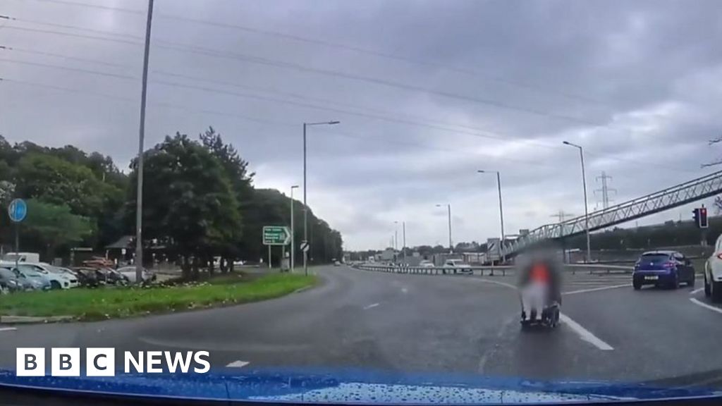 Dashcam captures electric wheelchair on Port Talbot roundabout