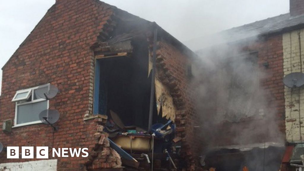 Gorton gas explosion: Man seriously injured - BBC News