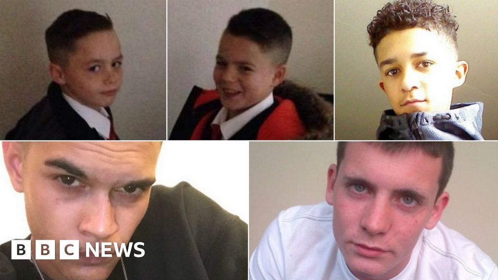 Leeds car crash: Five victims named locally - BBC News