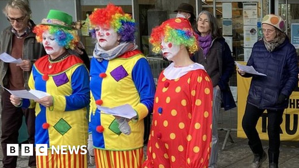 Extinction Rebellion blasts Cornwall Council's 'hot air' on climate