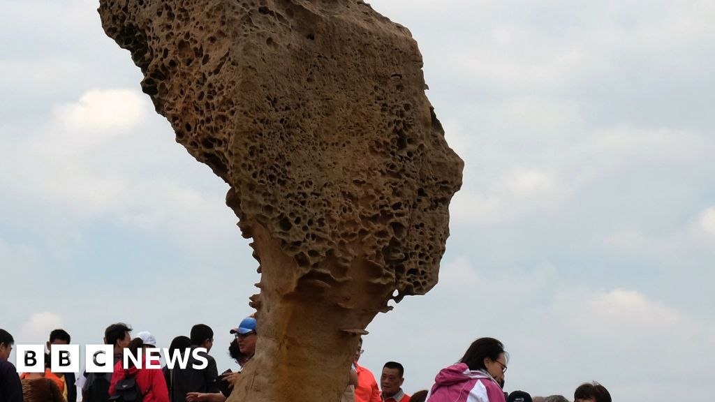 Taiwan's celebrated Queen's Head rock formation at risk - BBC News
