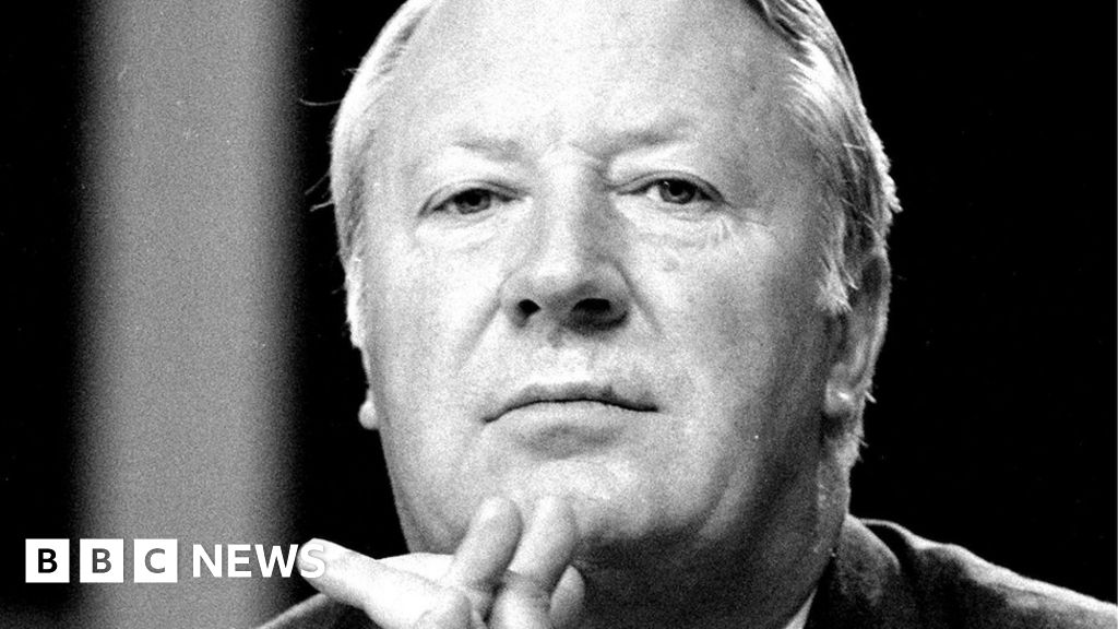 Edward Heath abuse claims: Police to examine private papers - BBC News