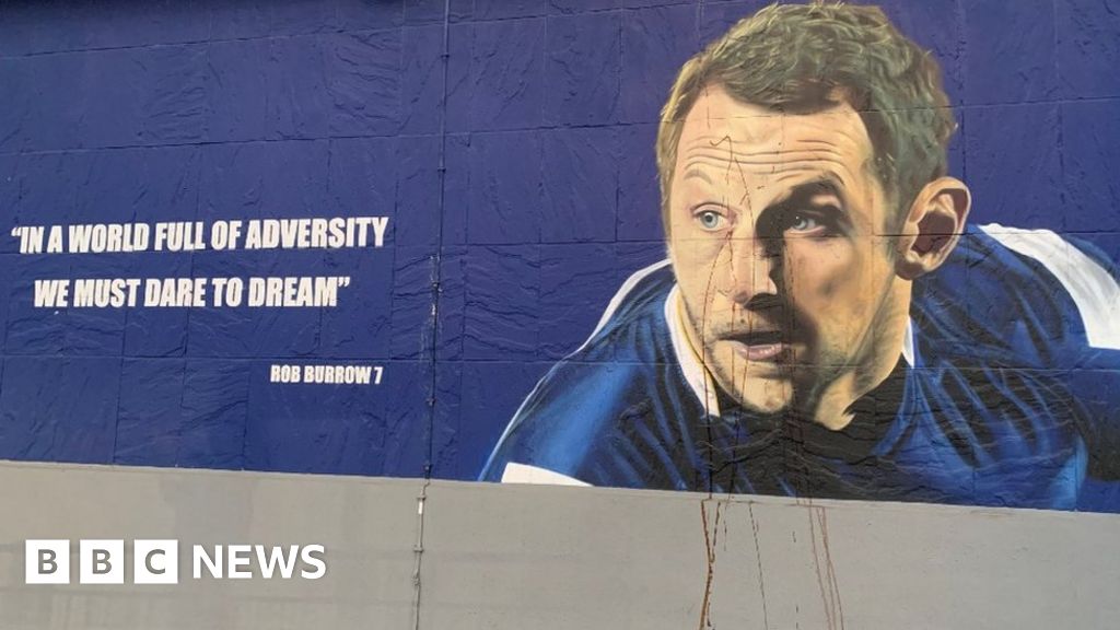 Rob Burrow: Leeds Rhinos star's mural vandalised