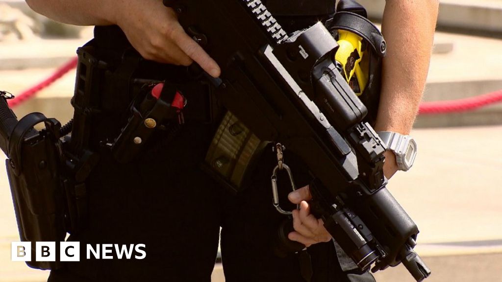 Armed police respond to Swindon town centre gun alert
