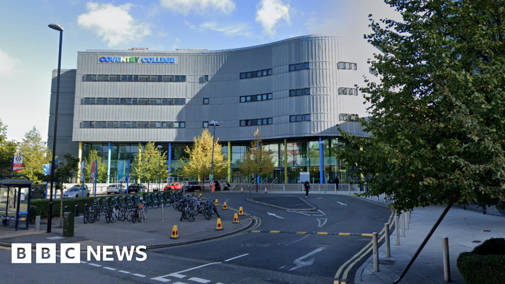 College gets apprenticeship ban after Ofsted report - BBC News