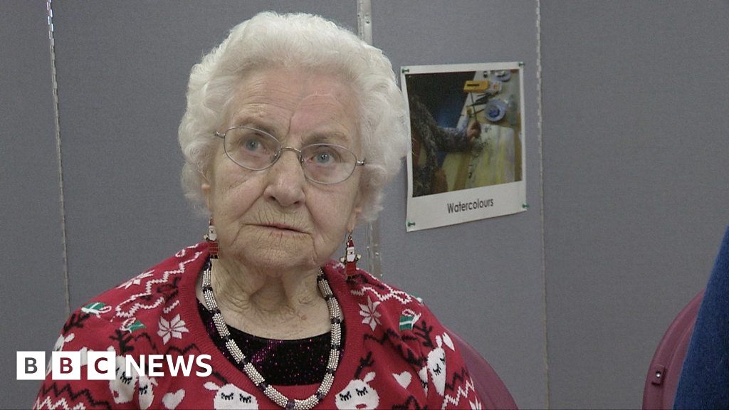 Ursula Shepherd learns to read aged 86 - BBC News