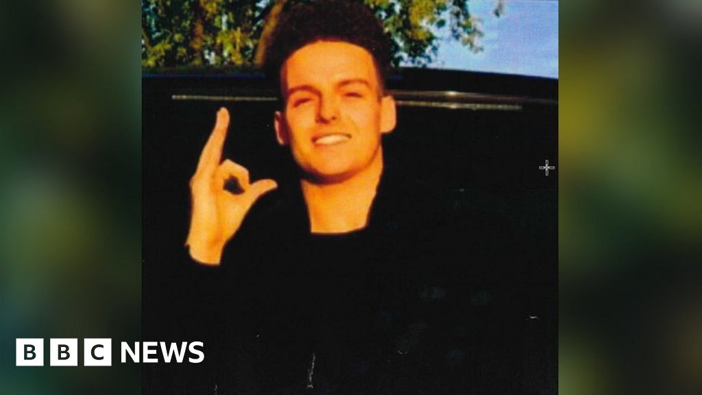 Stephen Morrison death: Fourteenth arrest over Epping stabbing - BBC News