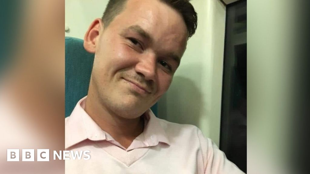 Bishop's Waltham crash: Motorcyclist was son's 'biggest hero' - BBC News