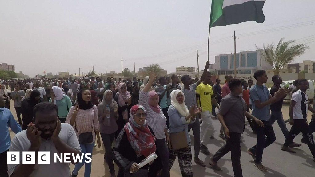 Sudan protests: Thousands call for an end to military rule in Khartoum