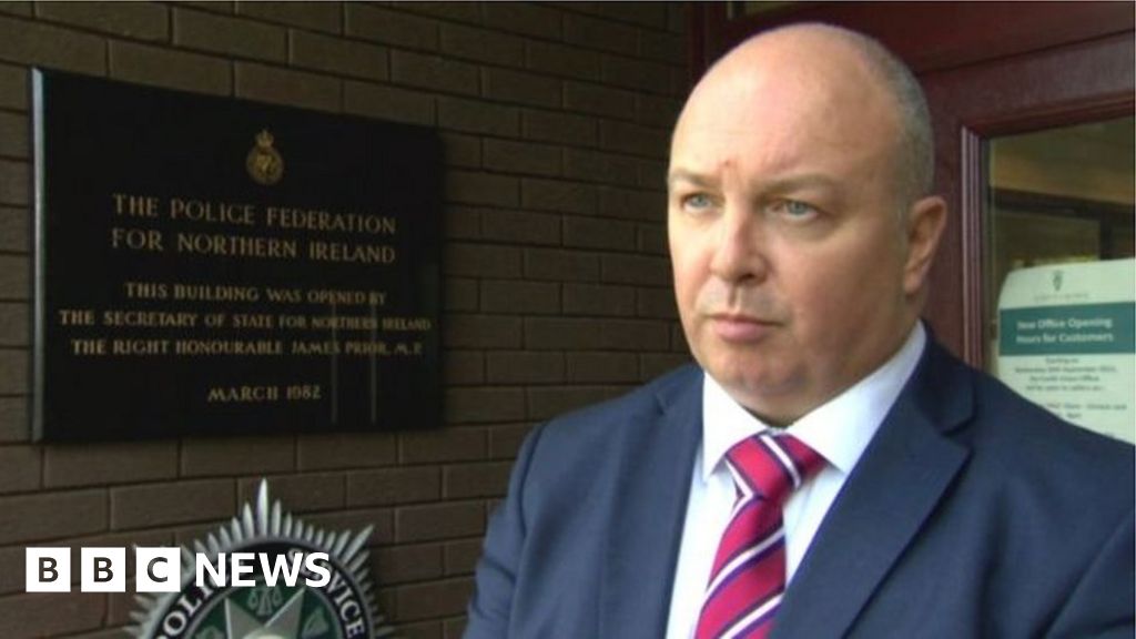 Police union highlights 'low morale' among officers - BBC News