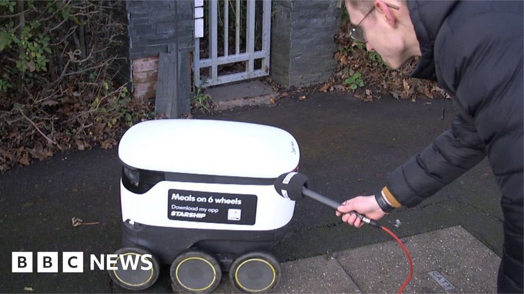 Life after one week with robots in Leeds - BBC News