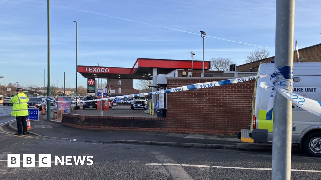 Nottingham: Third arrest after fatal stabbing at petrol station - BBC News