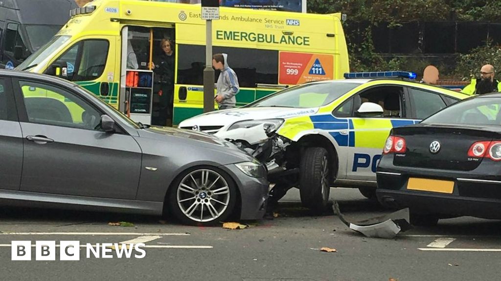 Man in handcuffs jailed for crashing Leicestershire Police car - BBC News