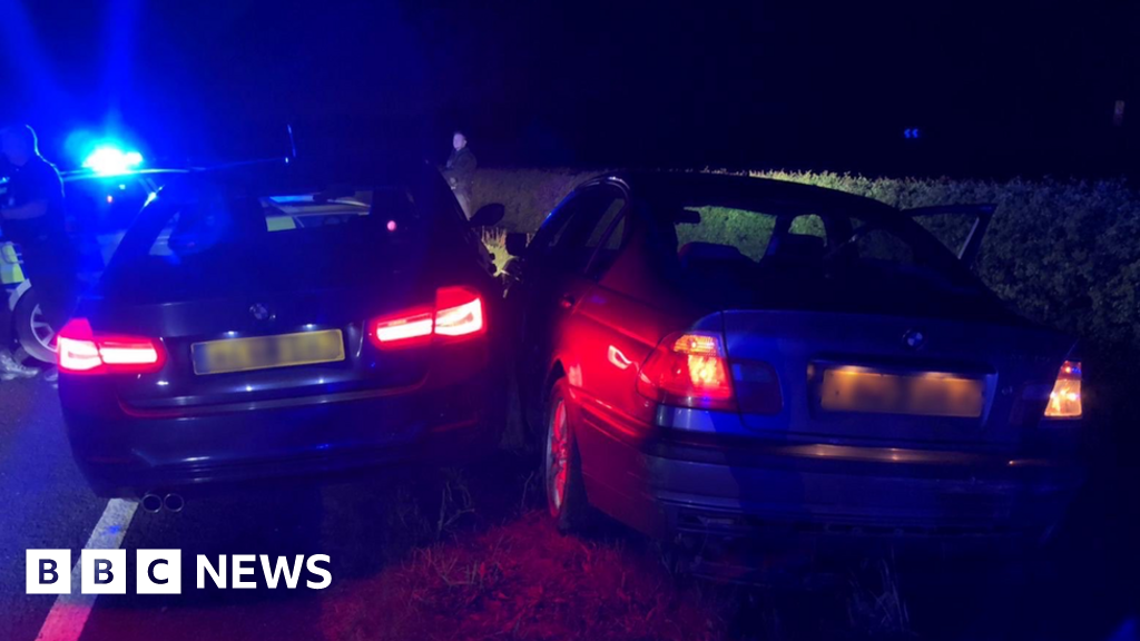 Five arrested after 110mph police pursuit in North Yorkshire - BBC News