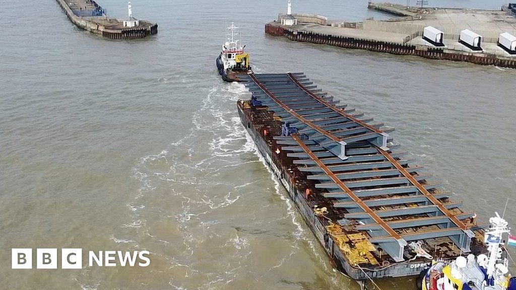 Gull Wing bridge parts towed into Lowestoft by sea - BBC News