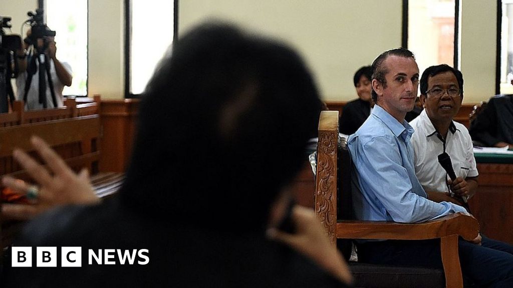 Bali murder trial: Accused UK man claims he feared for his life - BBC News