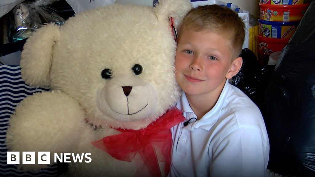 Chris Small's son fundraising after soldier took his own life - BBC News