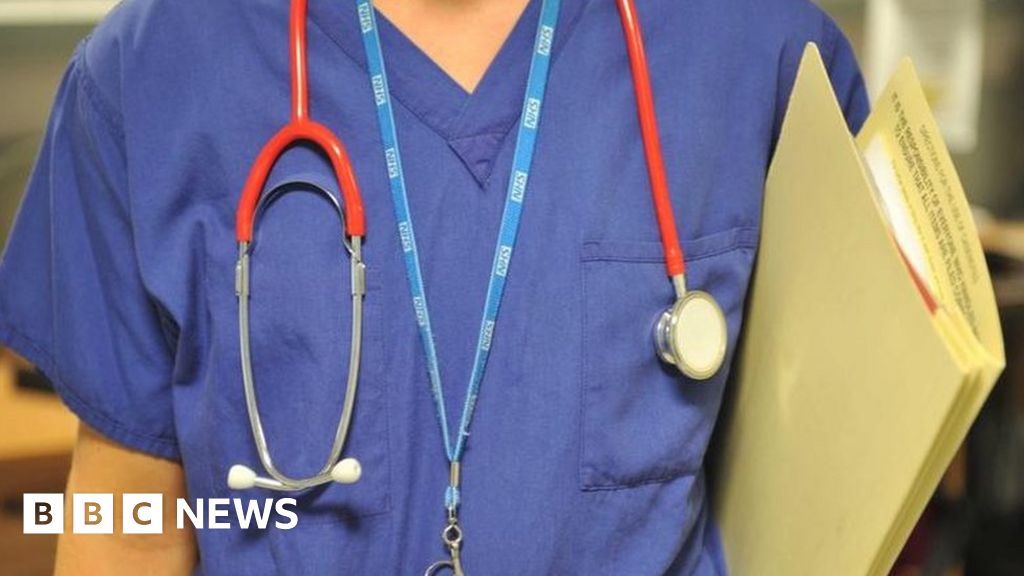 NHS Scotland staff 'less positive' about jobs - BBC News