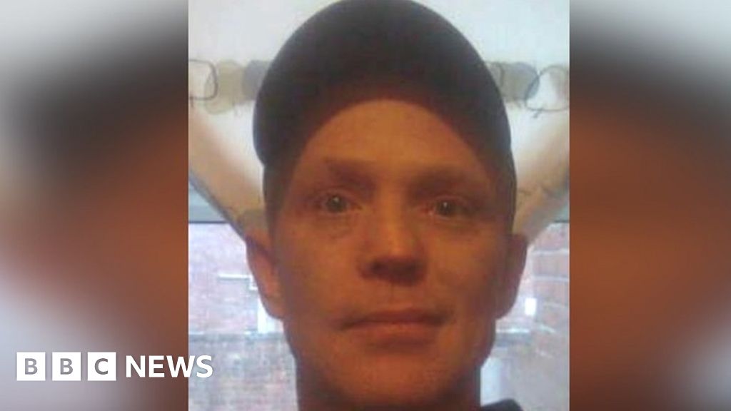 Tribute to Sunderland football fan killed in Consett crash - BBC News