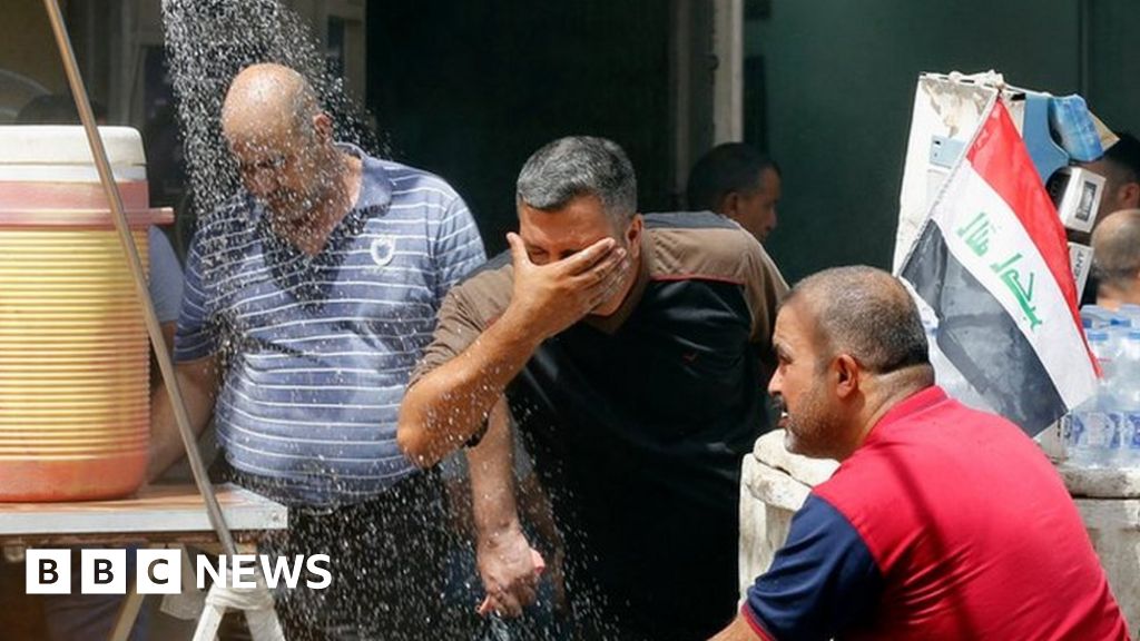 Iraq sweats in near-record heatwave - BBC News
