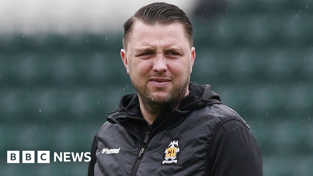 Cambridge United fans 'gutted' at Mark Bonner sacking - BBC News
