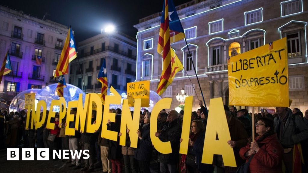 Catalonia leader vows 2017 referendum on Spain independence - BBC News