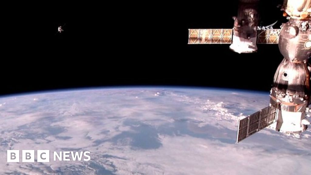 ISS: 15 years orbiting the Earth - BBC News