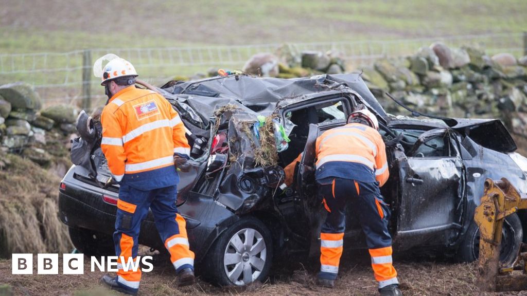 Woman, 23, dies in crash involving baby on A92 - BBC News