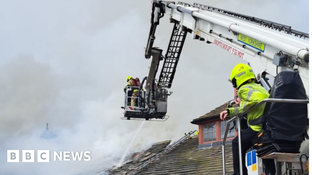 Temple Newsam fire: Crews tackle barn blaze at Leeds estate - BBC News
