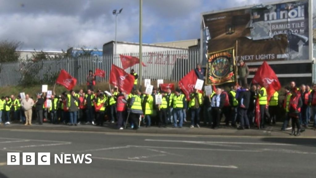 Unite says bus dispute could result in nationwide action - BBC News