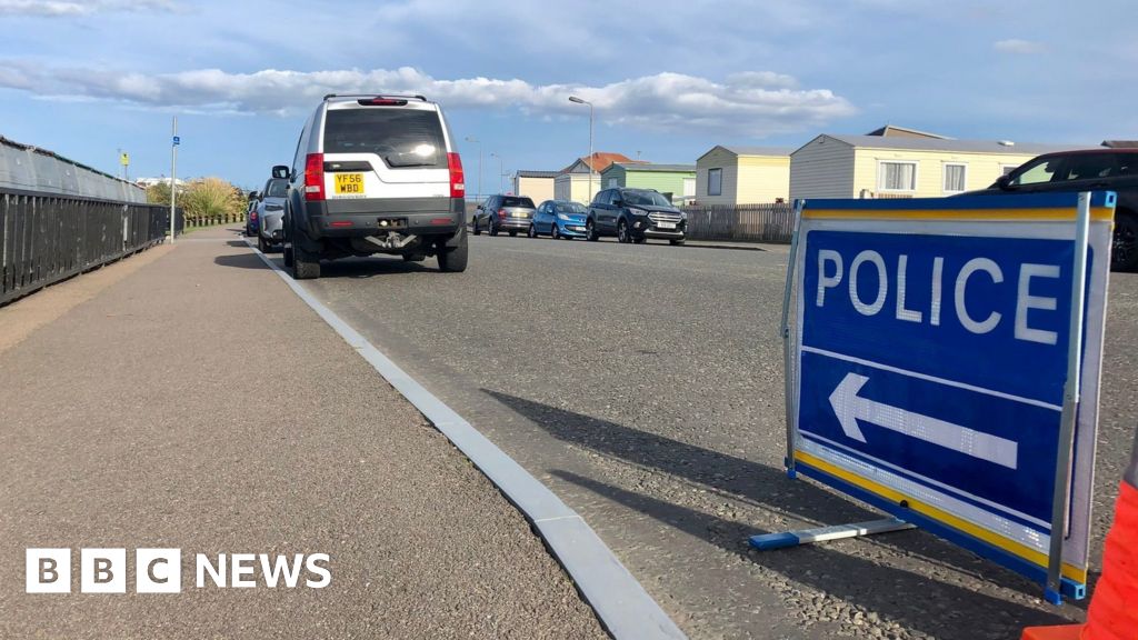 Two pedestrians injured after being struck by car in Stonehaven - BBC News