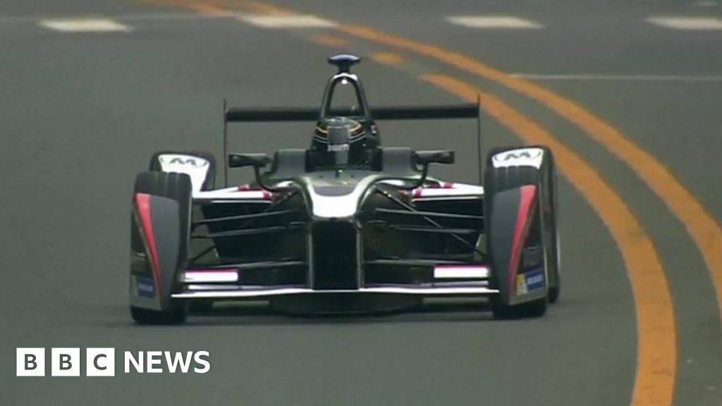 Formula E: Electric racing car season finishes in London - BBC News