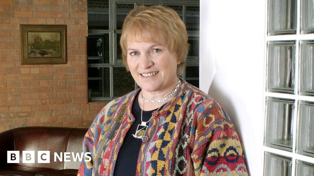 New arts show to replace Midweek on BBC Radio 4 - BBC News