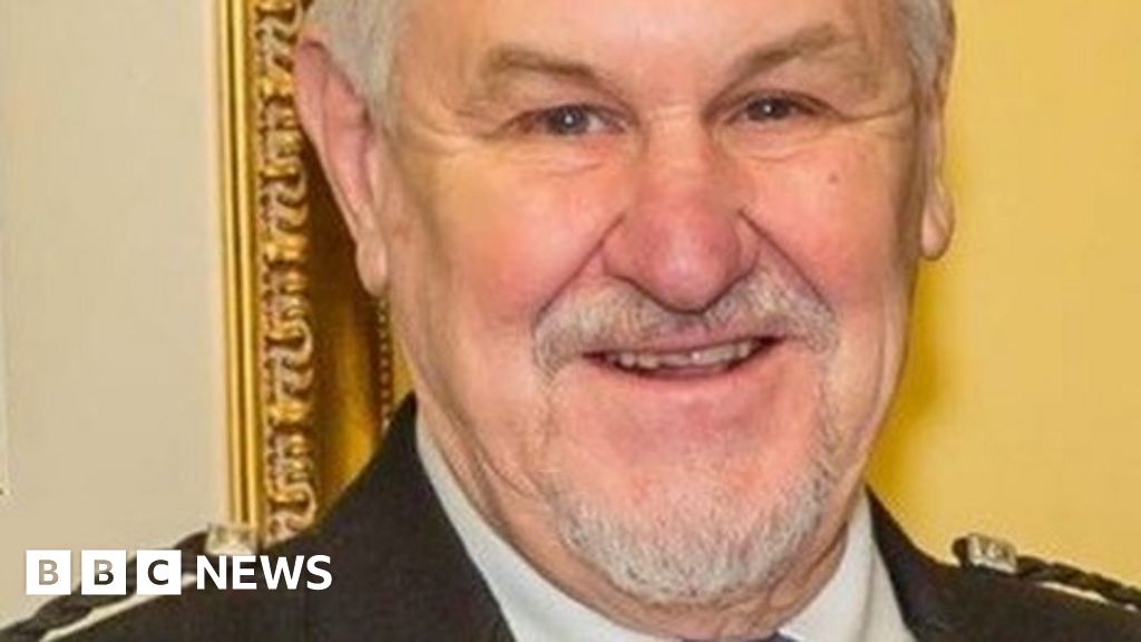 Family tribute paid to Linlithgow crash victim - BBC News