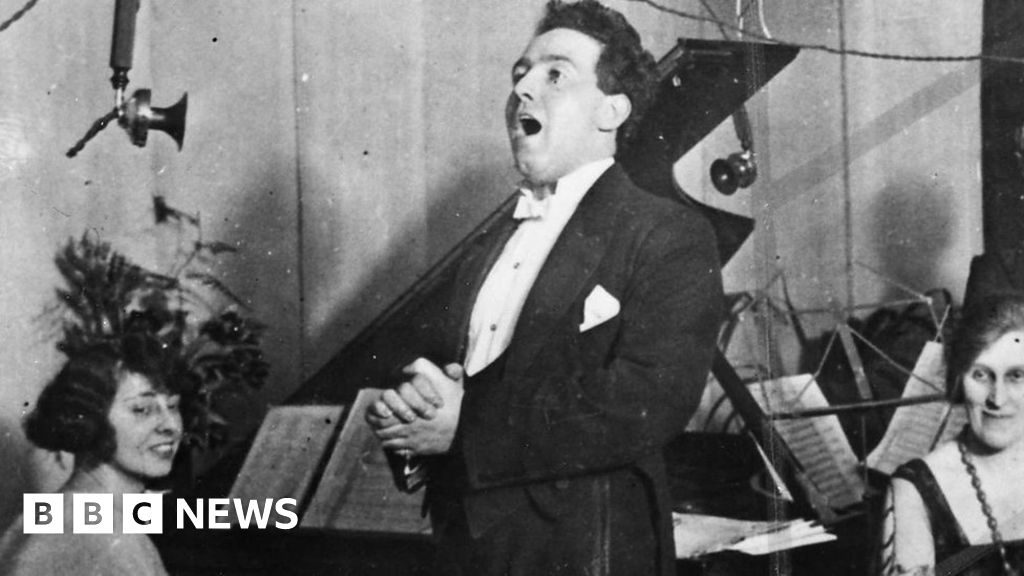 BBC: 100 Years of broadcaster in Wales in 100 seconds - BBC News