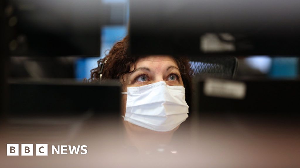 Coronavirus: The US clothing firms now making gowns and gloves