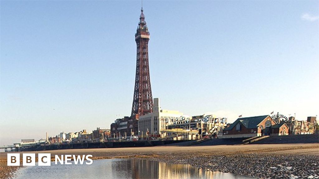 Blackpool Tower needs £1.8m repairs to steel works - BBC News
