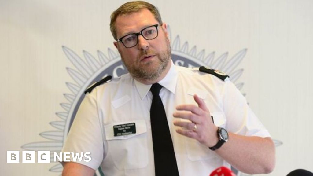 Ex-officer Stephen Martin will not take legal action against PSNI - BBC ...
