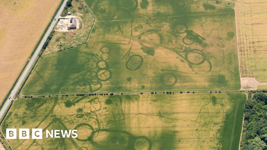 Hot weather reveals hidden history to archaeologists - BBC News