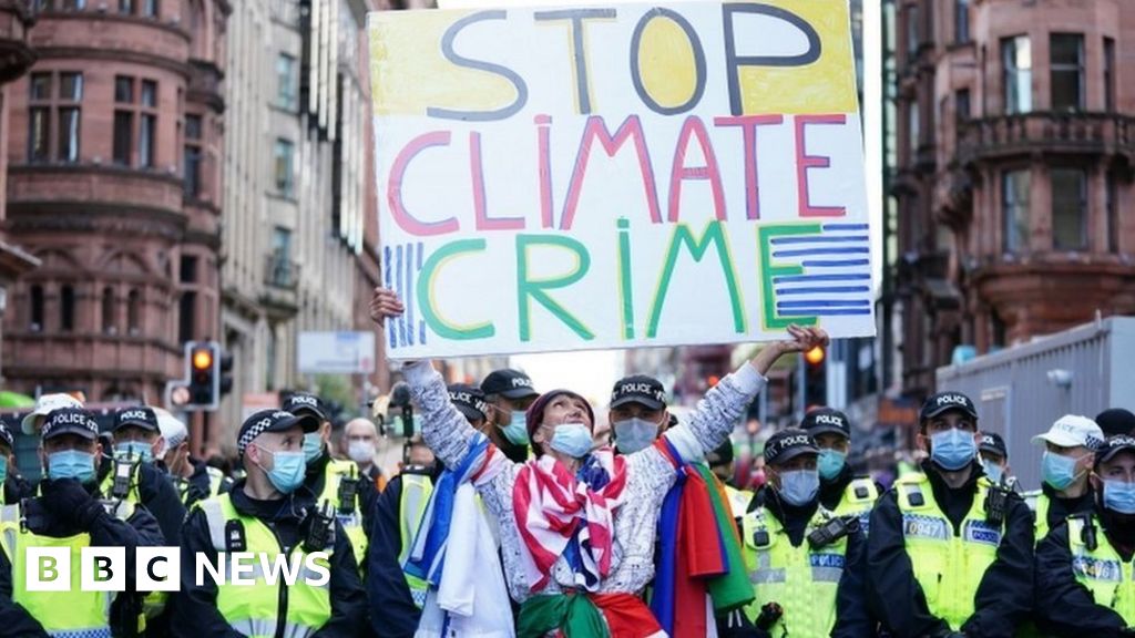 Cop26: Why were there so few arrests at climate protests? - BBC News