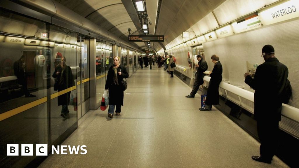 Waterloo death: Engineer killed working on walkway - BBC News