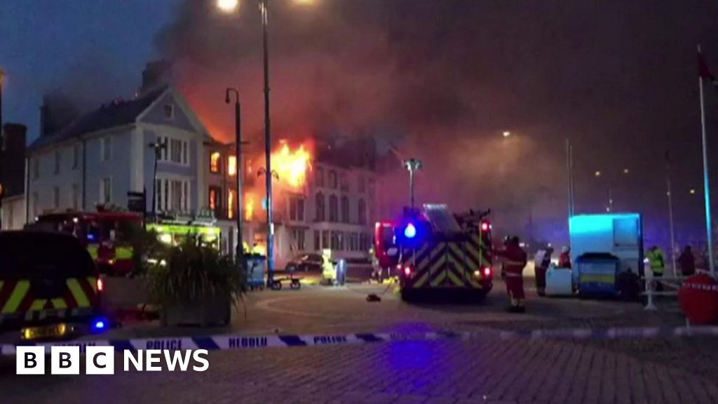 Fire tears through Aberystwyth seafront hotel - BBC News