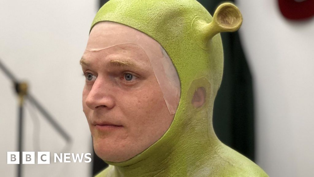 Shrek star returns to Plymouth home town to play lead role - BBC News