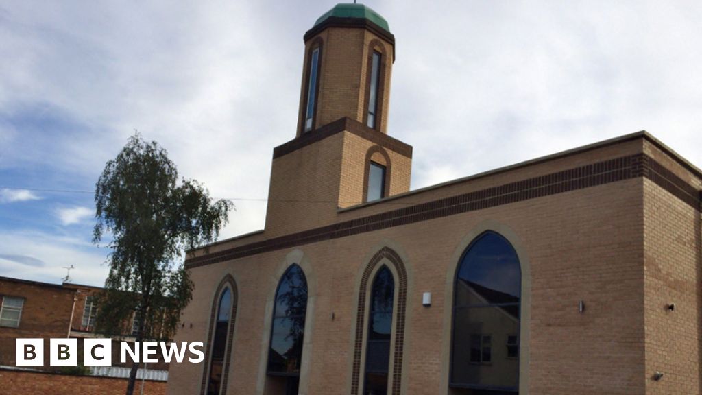 Rotherham mosque bomb threat: Man arrested by anti-terror police - BBC News