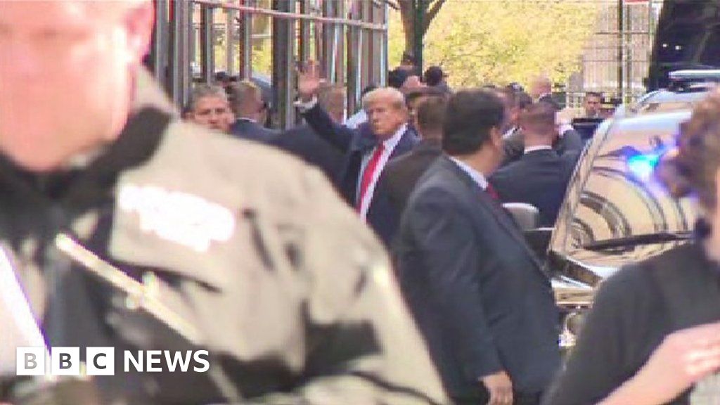 Trump waves to supporters as he enters Manhattan court - BBC News