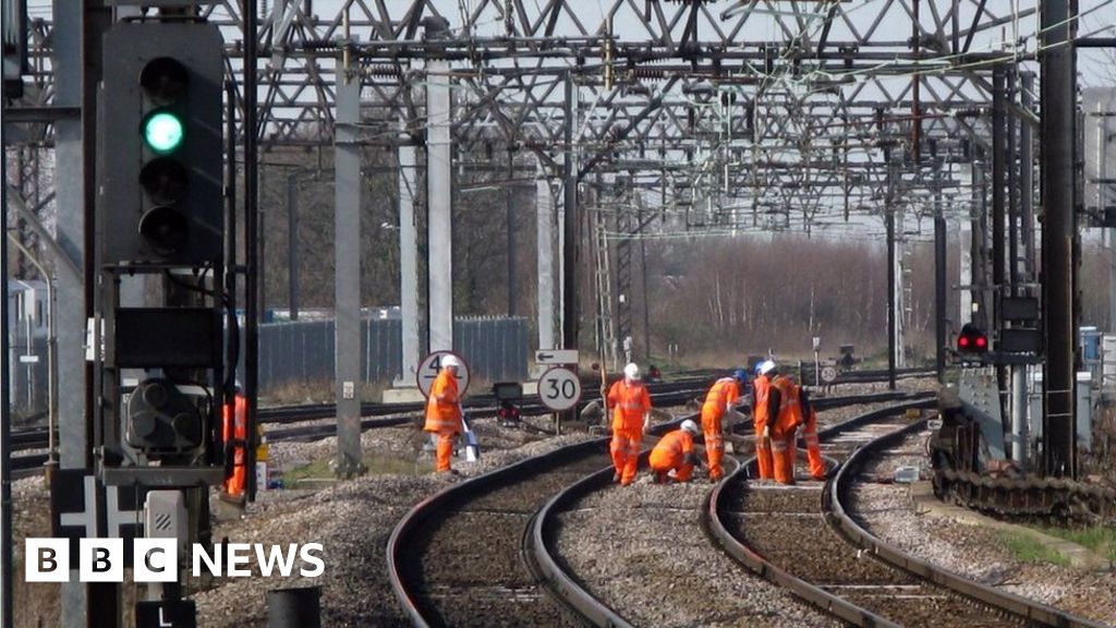 Train delays because of UK cable thefts soar, says Network Rail - BBC News