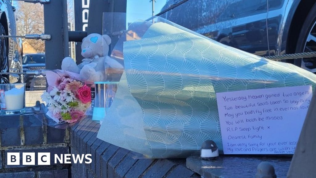 Scott Hall Road crash: Tributes left after mum and child killed in ...