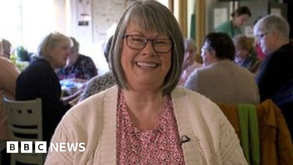 Meet the Hookers and Clickers who knit to help others - BBC News